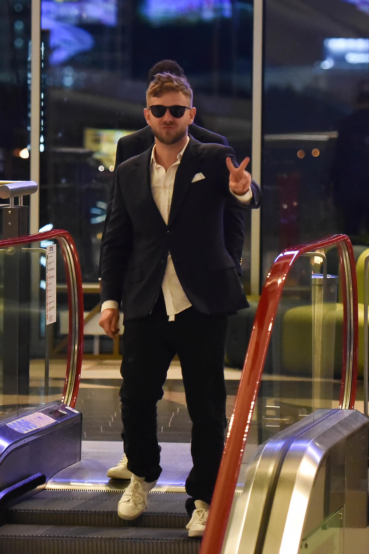 Klaudia Halejcio z partnerem i Antoni Królikowski po premierze filmu ...