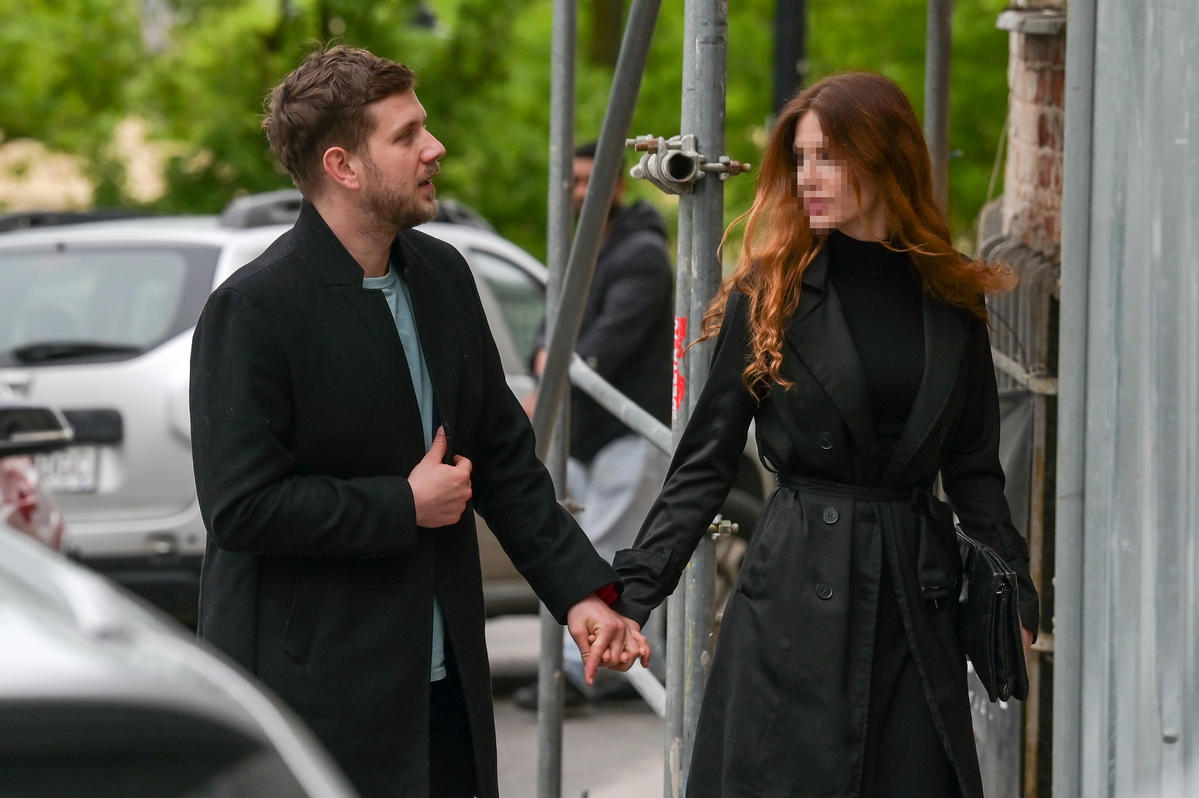 Antoni Królikowski z Izabelą przyłapani przez paparazzi. Para miała ...