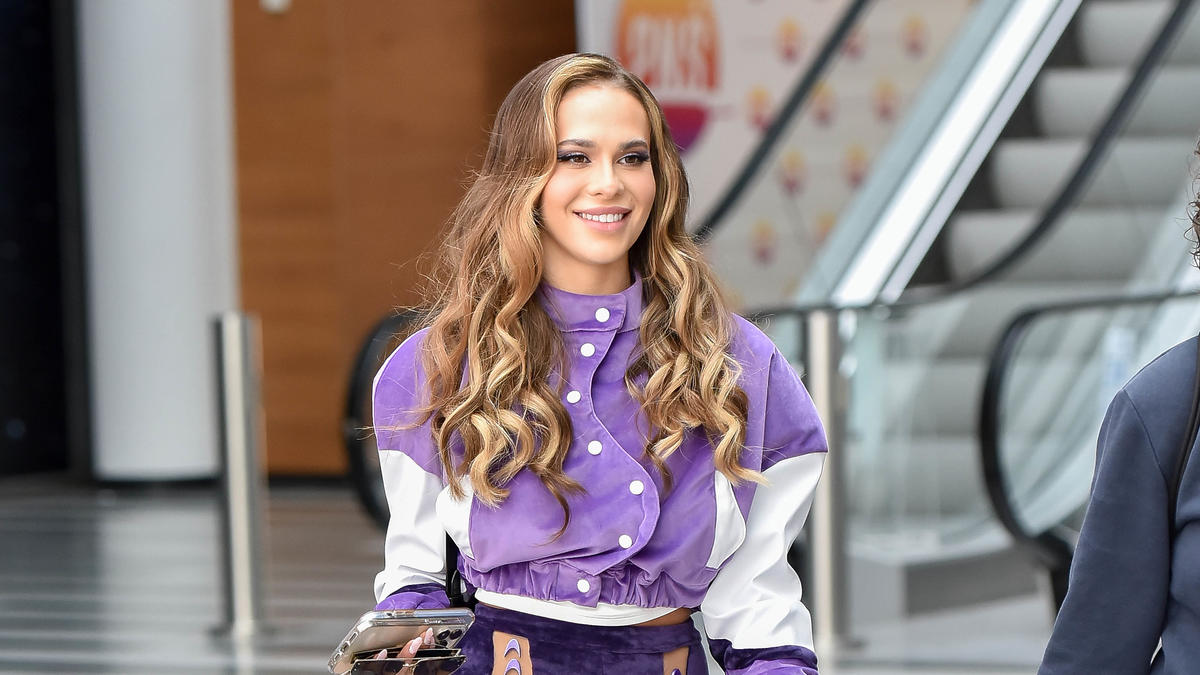 Blanka cała w fiolecie pod studiem "Pytania na śniadanie" [ZDJĘCIA ...