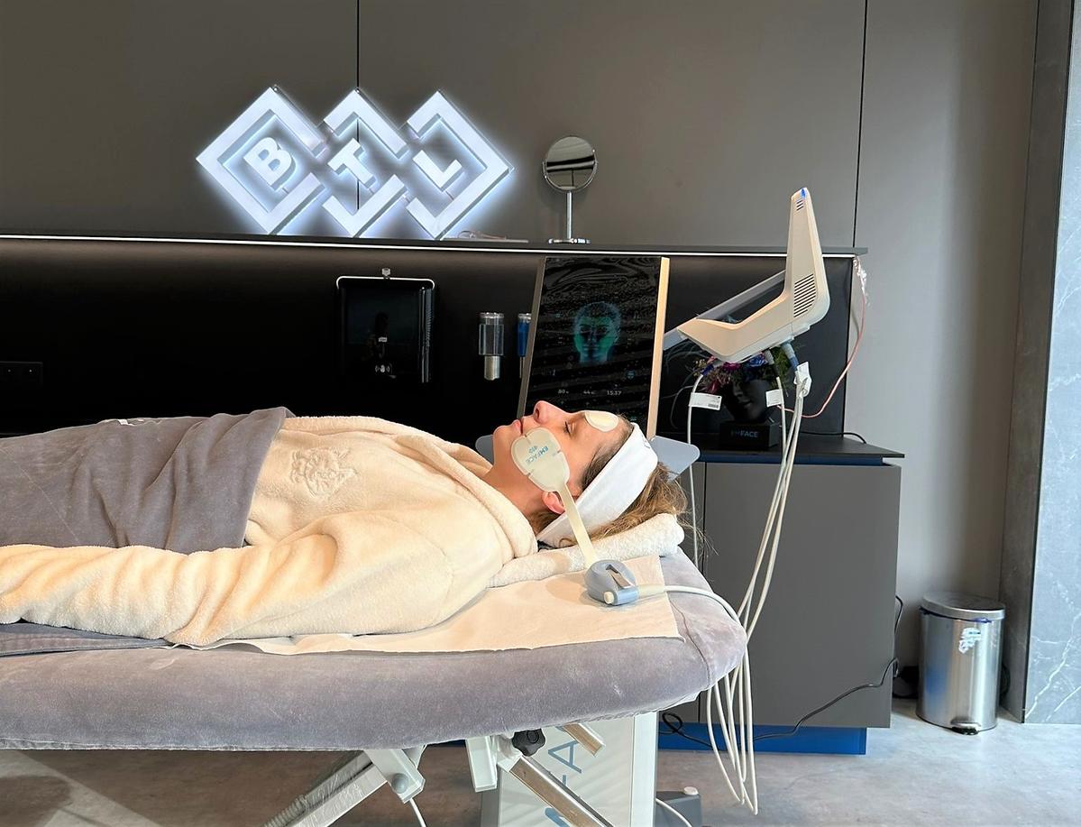 Czy możliwy jest lifting twarzy bez bólu, rekonwalescencji, skalpela i ...