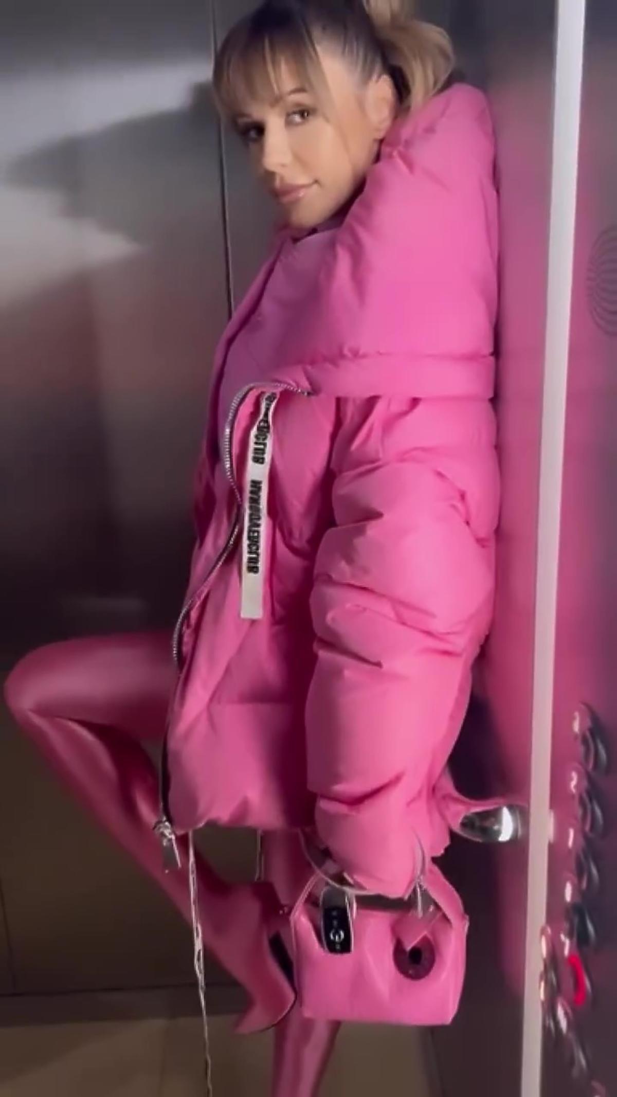 Doda cała na różowo. Wraca do koloru, który pokochała przed laty