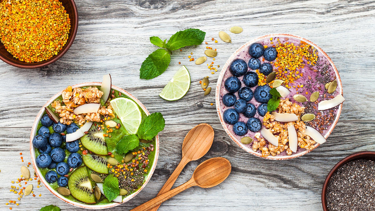 Owoce acai. Przepisy na placuszki, owsiankę i mus z jagód acai