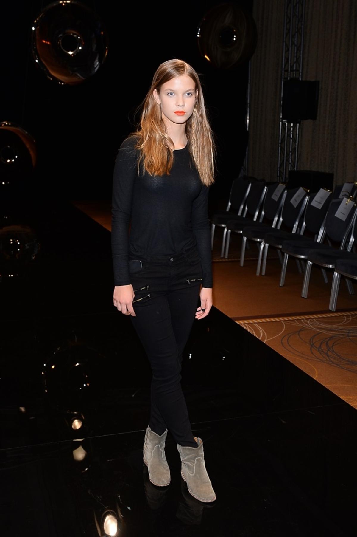 Iga Lis w kampanii La Manii w bluzie w czerowne usta