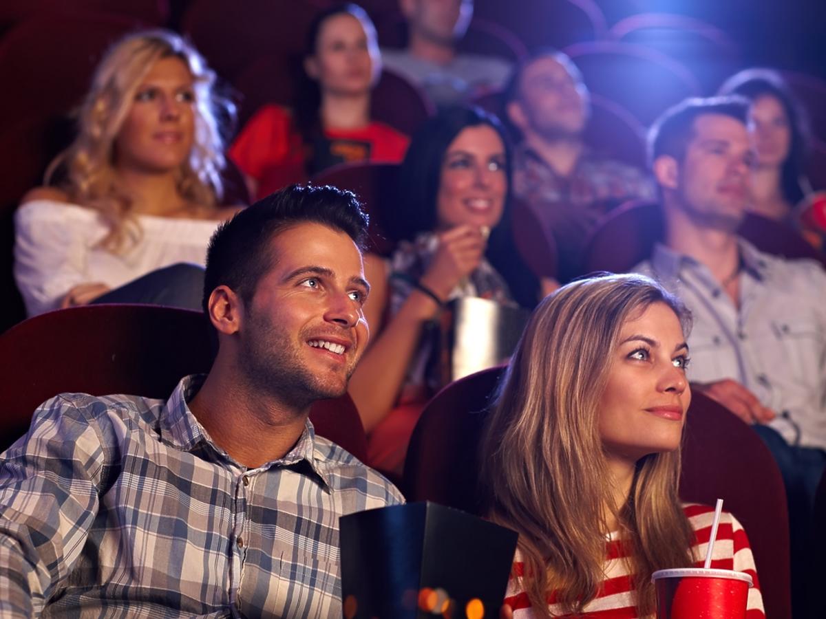 Jak zachowywać się w teatrze i kinie. Najważniejsze zasady savoir vivre