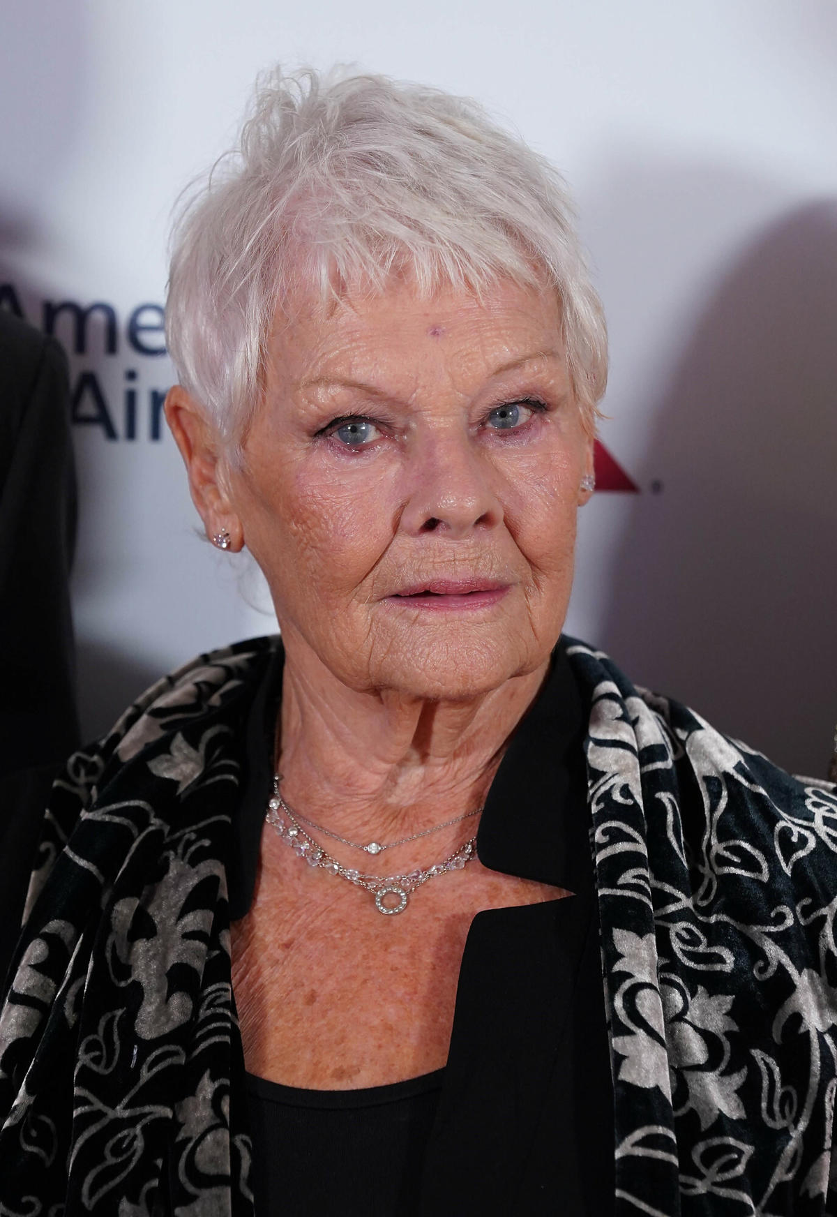 Laureatka Oscara uderza w serial "The Crown" i apeluje o szacunek dla ...