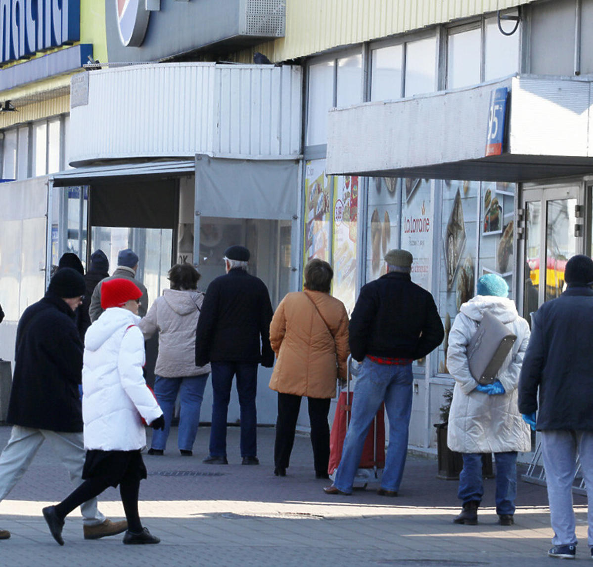Wielkanoc 2021. Czeka nas godzina policyjna i zapisy na zakupy w ...