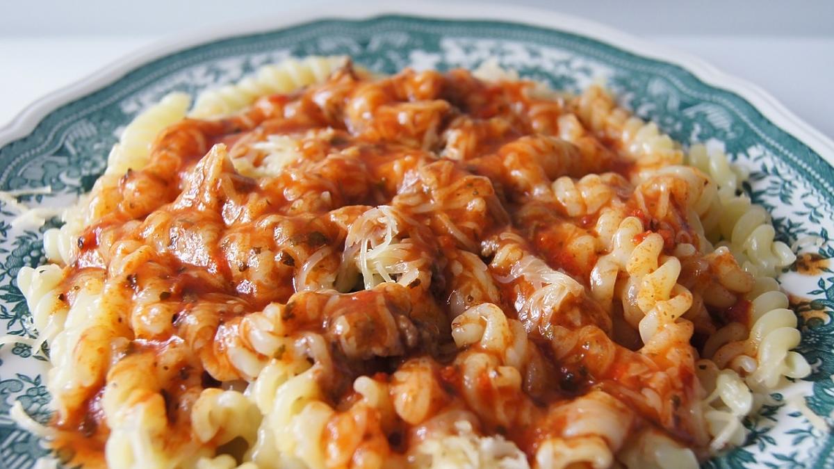 Szybki sos do spaghetti. 2 proste przepisy