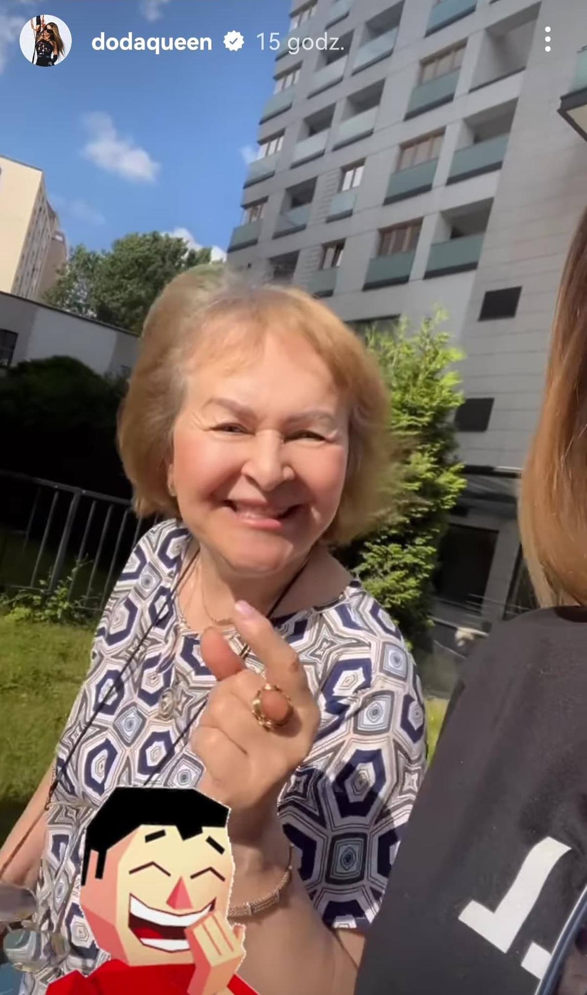 Doda pozuje z rodzicami. Fani: "Mama wygląda, jakby była Twoją siostrą"