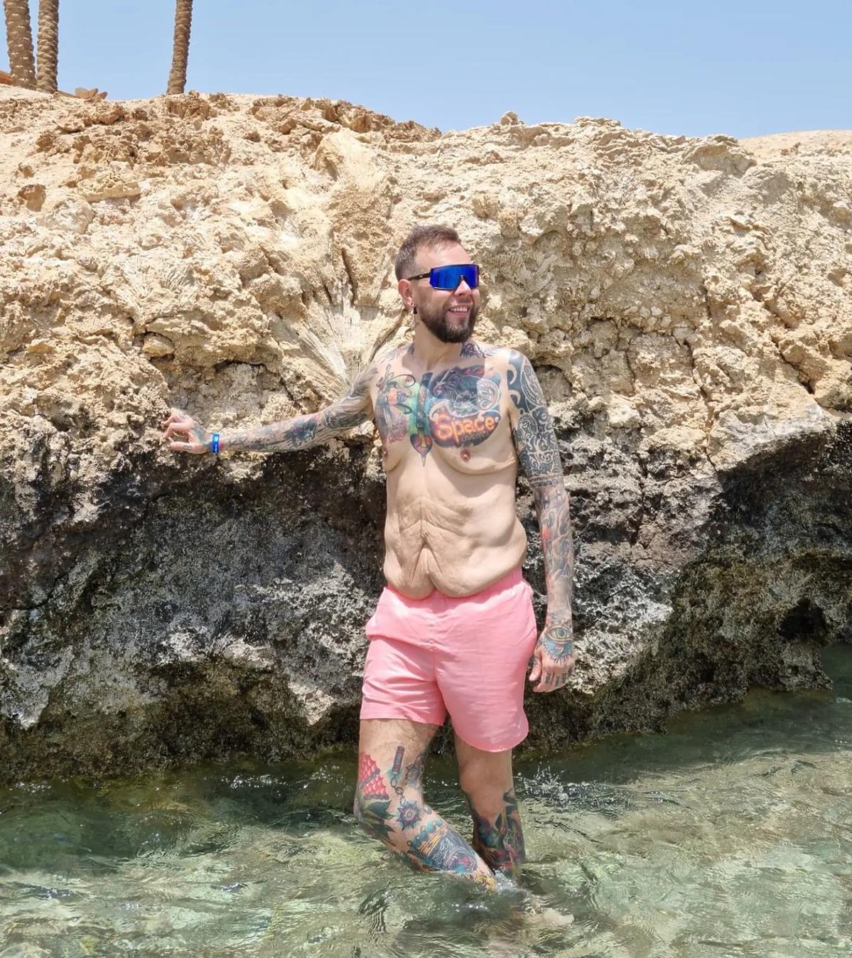 "Big Boy" pokazał się bez koszulki: "Moja wisząca skóra serdecznie pozdrawia" - pisze gwiazdor ...