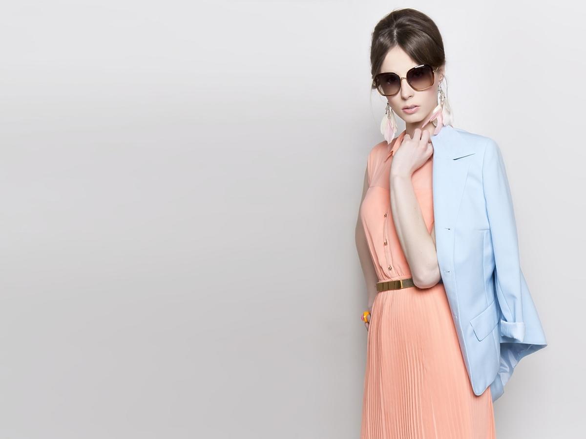 Moda na wiosnę. Jak nosić paski, pastele i przezroczystości?