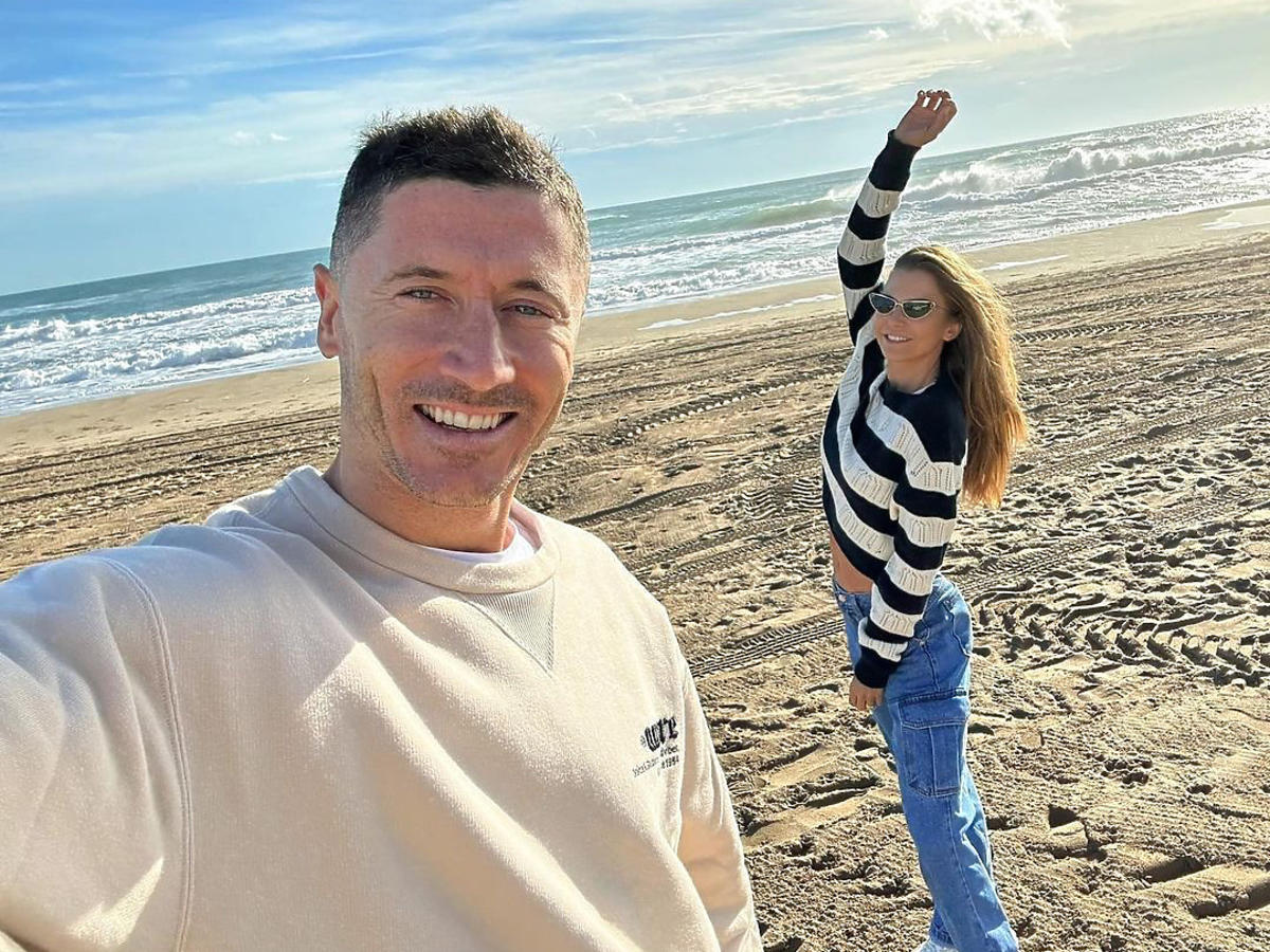 Robert Lewandowski ma nową fryzurę. Fani: "Lewy, co ty zrobiłeś z włosami"