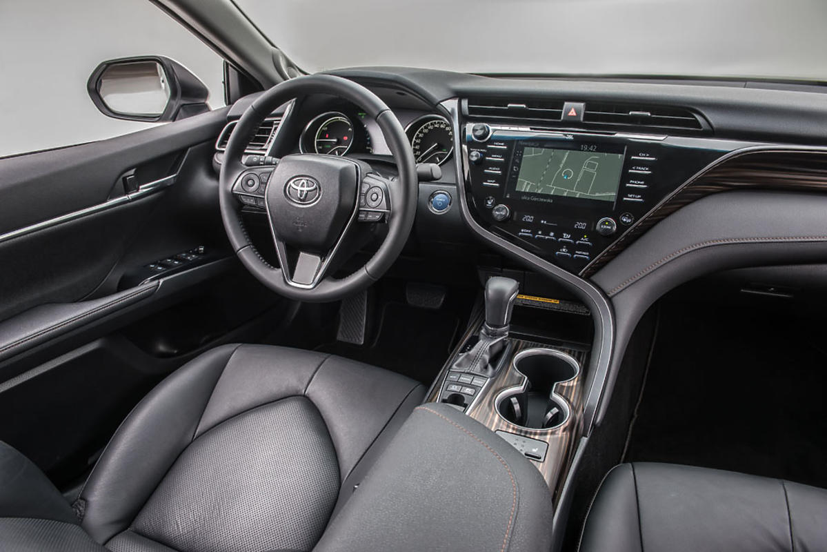 Nowa Toyota Camry - premiera, wygląd, osiągi, wymiary, wyposażenie