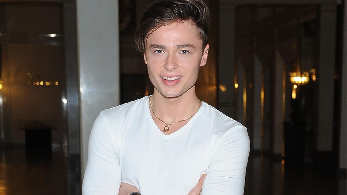 Patryk Pniewski w teledysku Cleo. Jak wypadł?