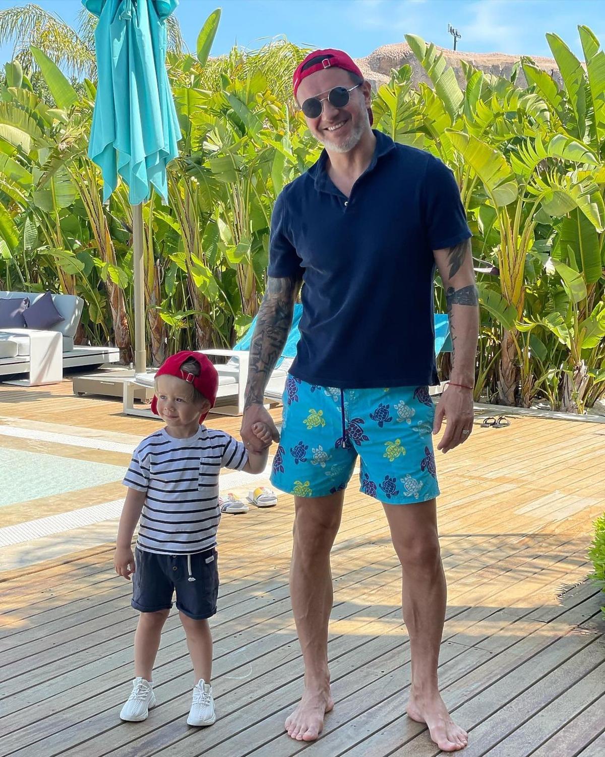 Tak Radosław Majdan spędza majówkę z Heniem. Fanka: "Ile Henio ma wzrostu?"