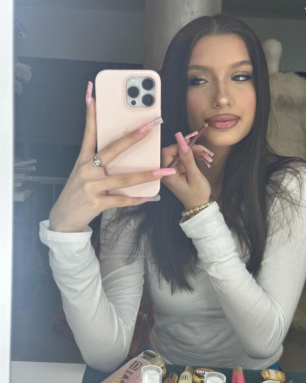 Viki Gabor w ogniu krytyki: "Te paznokcie to przesada, mega sztucznie ...