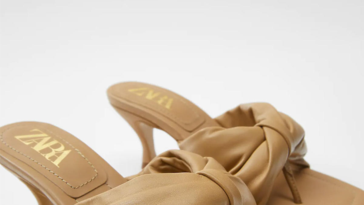 Trendy lato 2020. Klapki do 50 złotych z wyprzedaży z Zary, Reserved i H&M