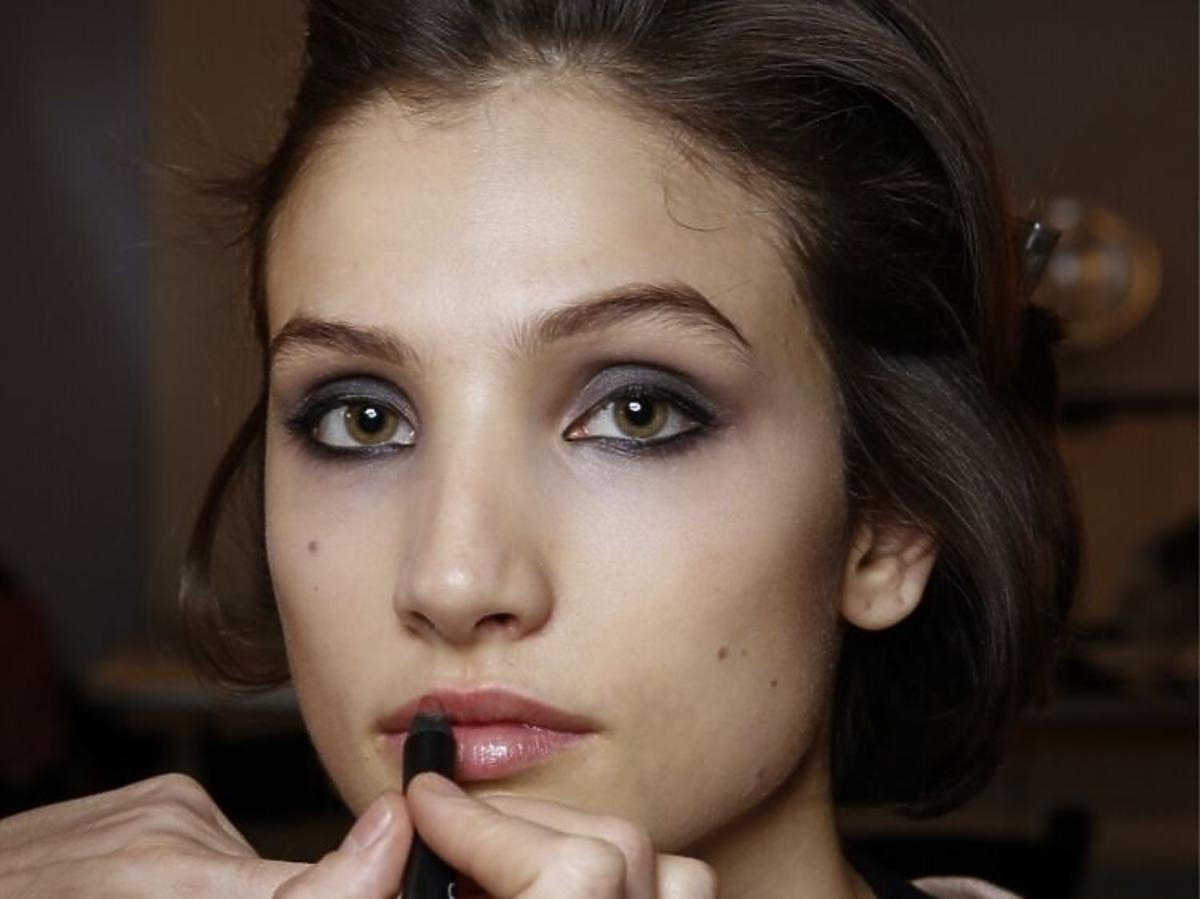Smoky eye w stylu lat 90