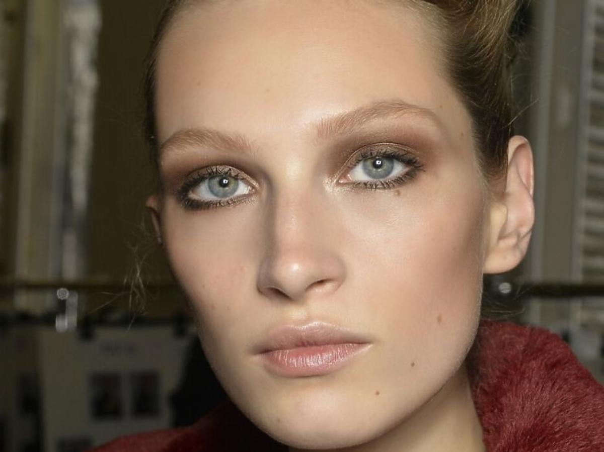 Smoky eye w stylu lat 90