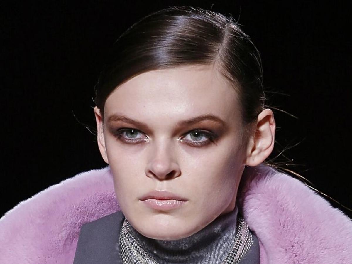 Smoky eye w stylu lat 90